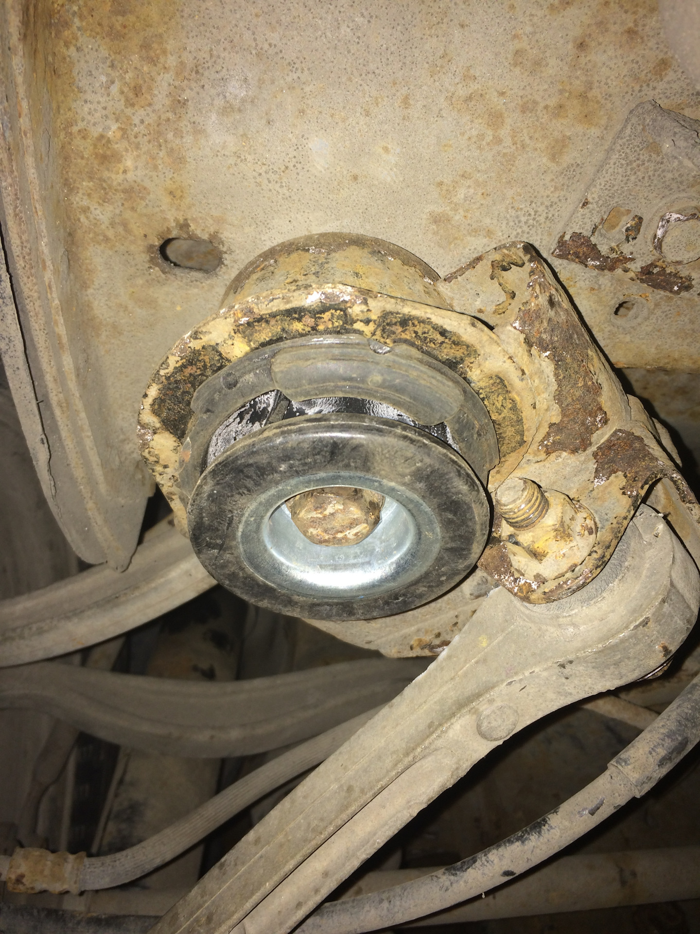 Салентблоки заднего подрамника — Chrysler Pacifica (1G), 3,5 л, 2005 ...