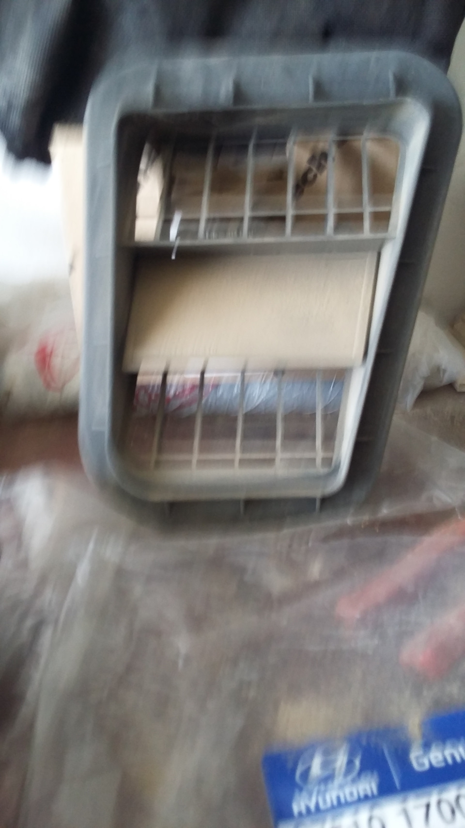 Замена виновников пыли в багажнике (клапан вентиляции салона) — KIA ...