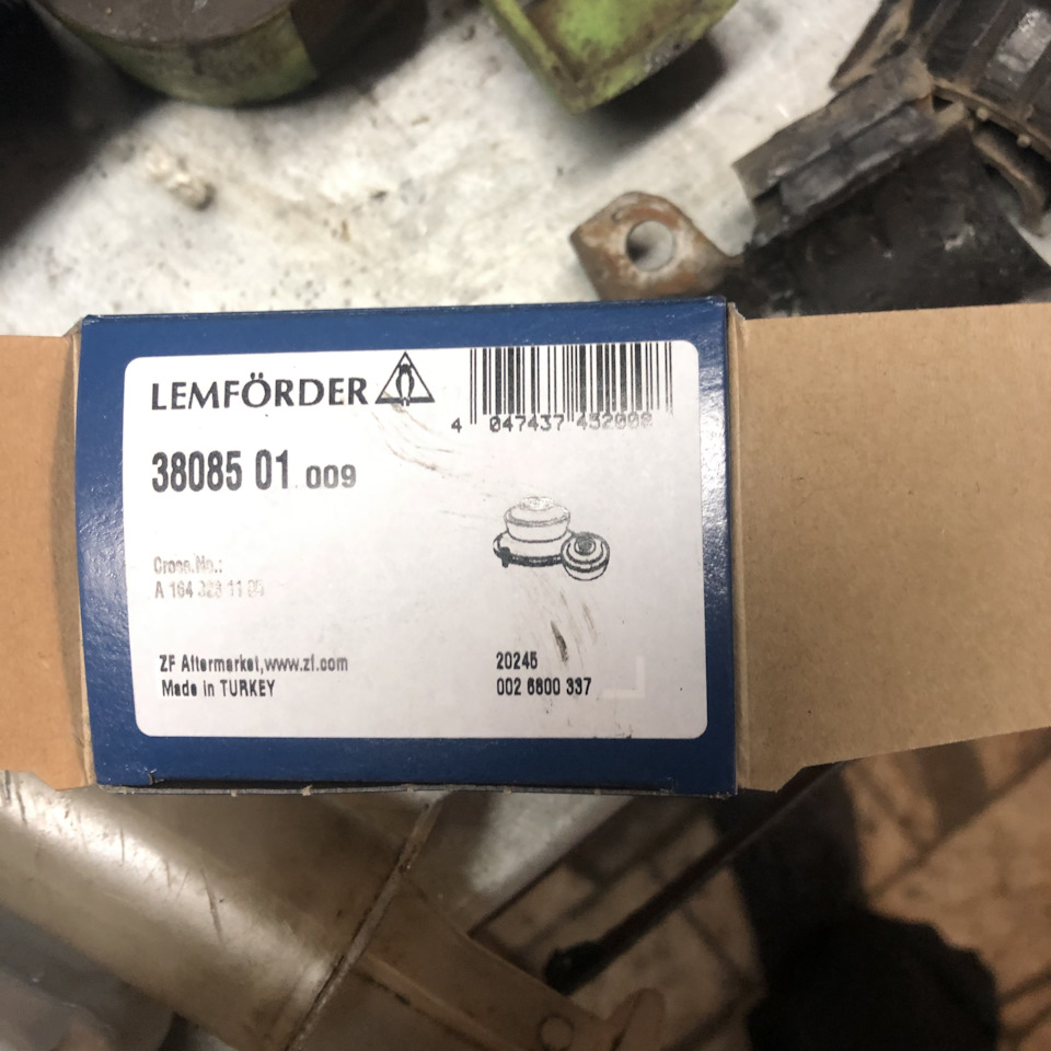 Заменил втулки переднего стаба, паразитный ролик и натяжной — Mercedes ...