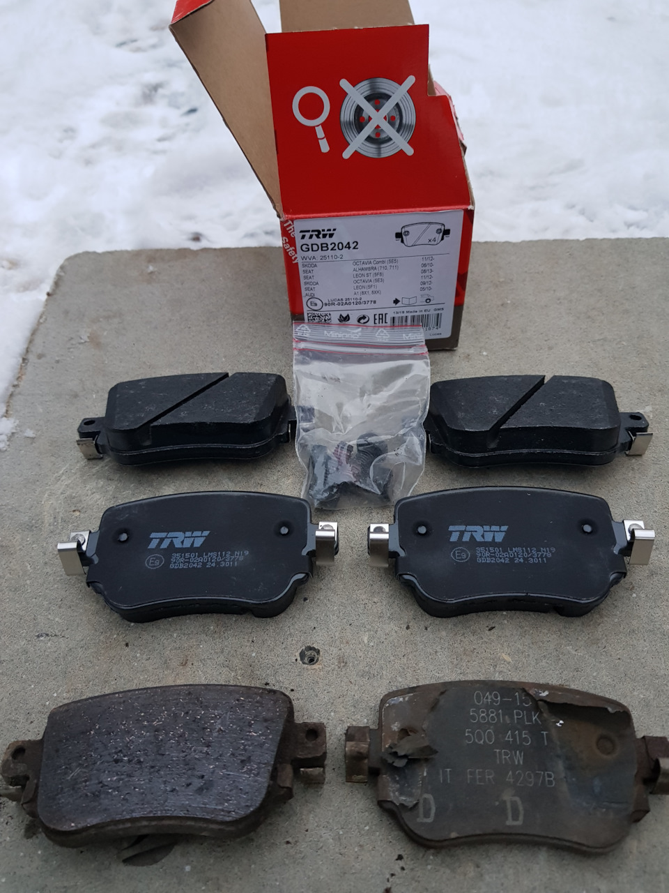 Замена колодок (задняя ось) без спец ключа — Skoda Octavia Combi A7 Mk3 ...