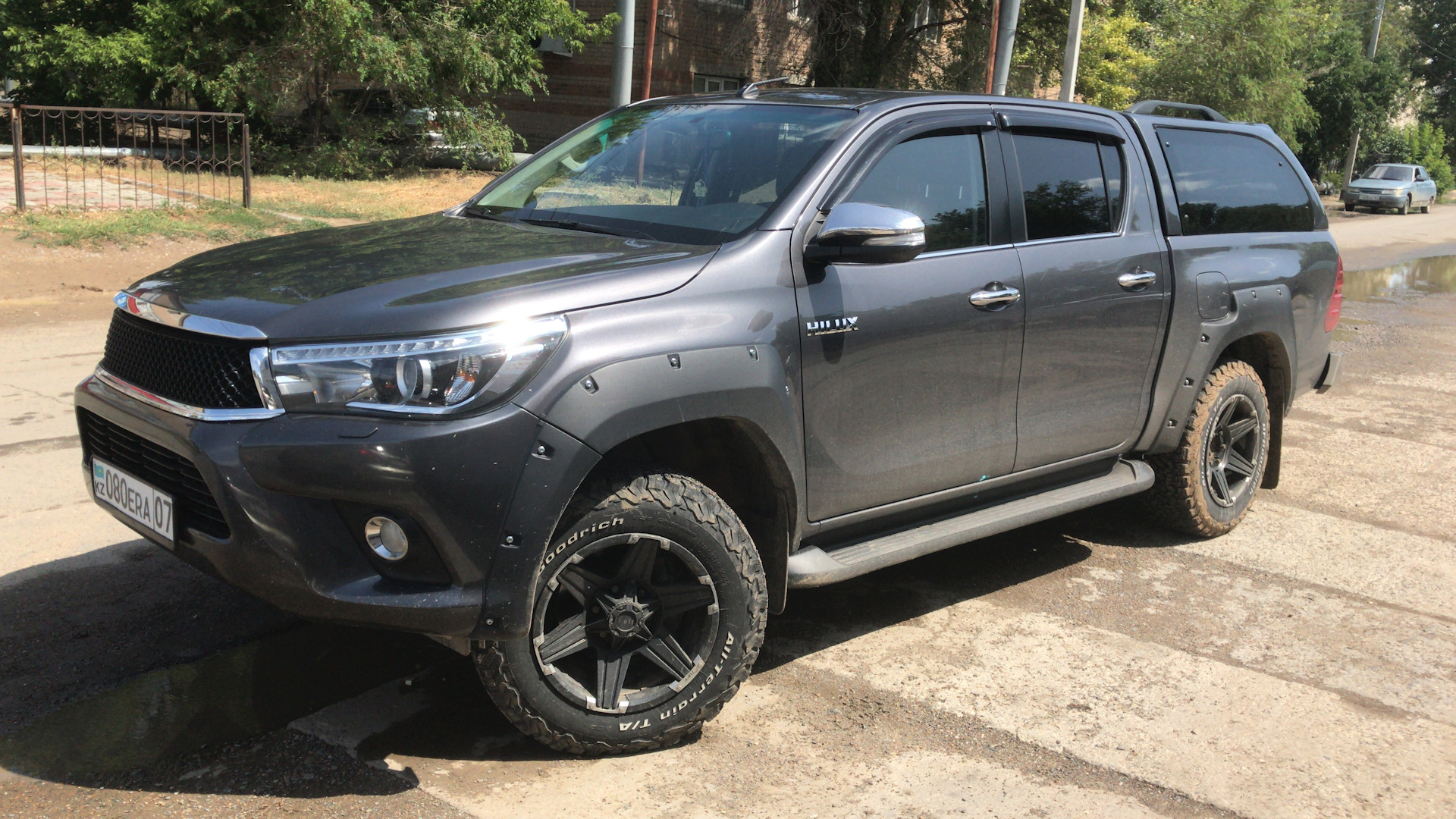 Toyota Hilux (8G) 2.8 дизельный 2015 | Пепельный Хай на DRIVE2