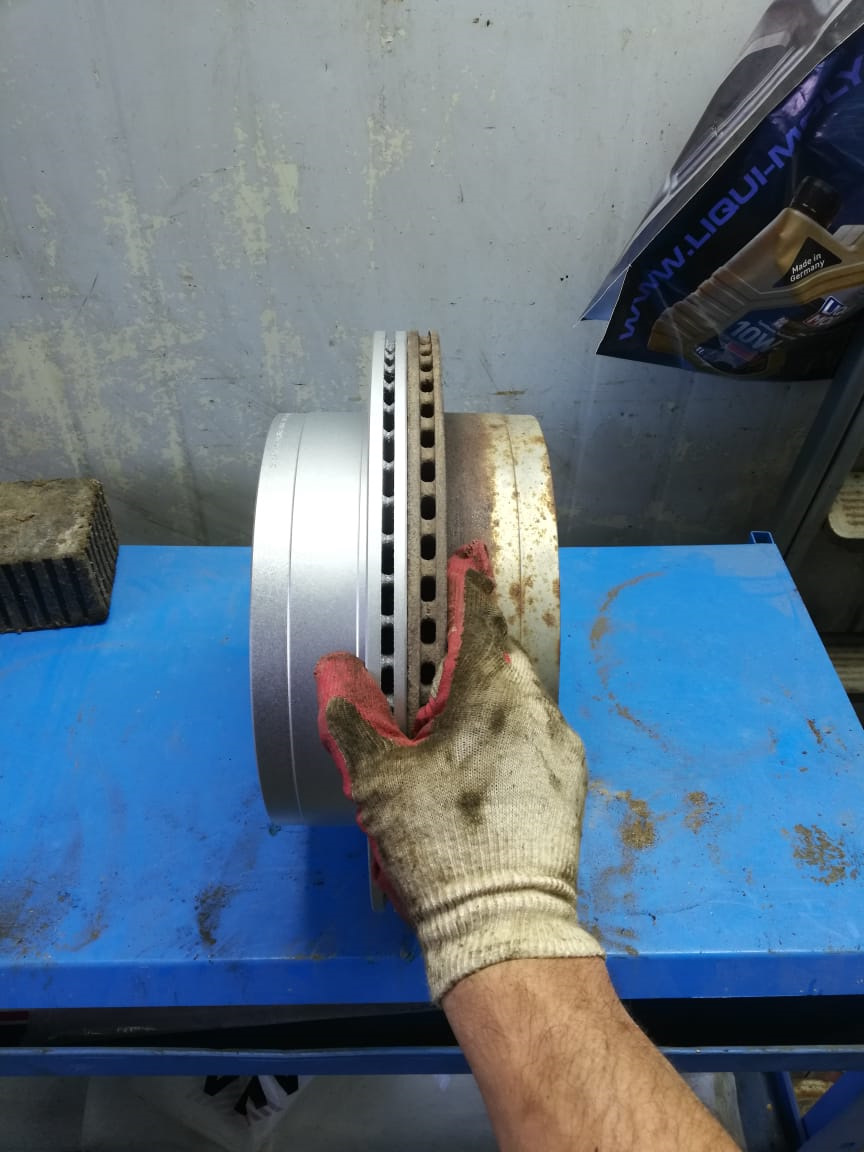 Тормоза #1: Замена задних дисков, колодок, подшипник — Lexus LX (URJ200 ...