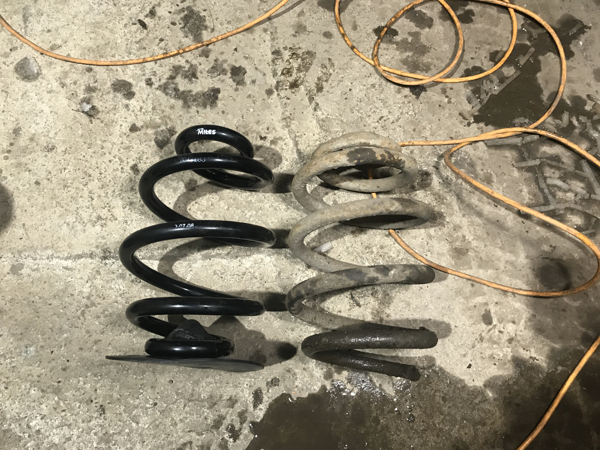 Новые задние пружины — BMW 3 series (E46), 2,2 л, 2003 года | запчасти ...