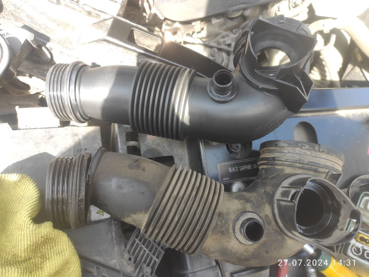 Замена воздушного патрубка — BMW X3 (F25), 2 л, 2012 года | своими ...