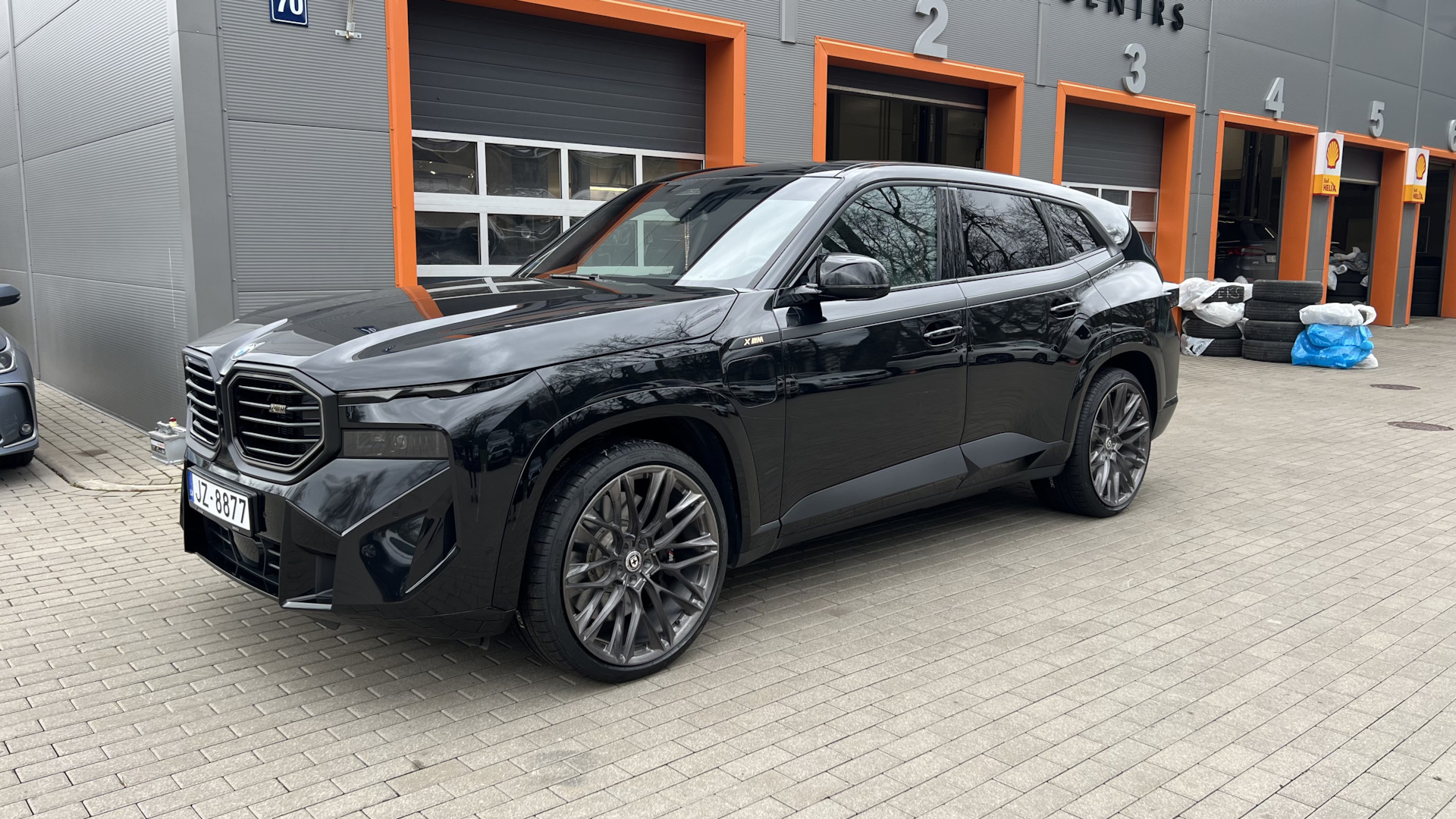 HRE wheels brushed gray 👽 — BMW XM (G09), 4,4 л, 2023 года | стайлинг ...