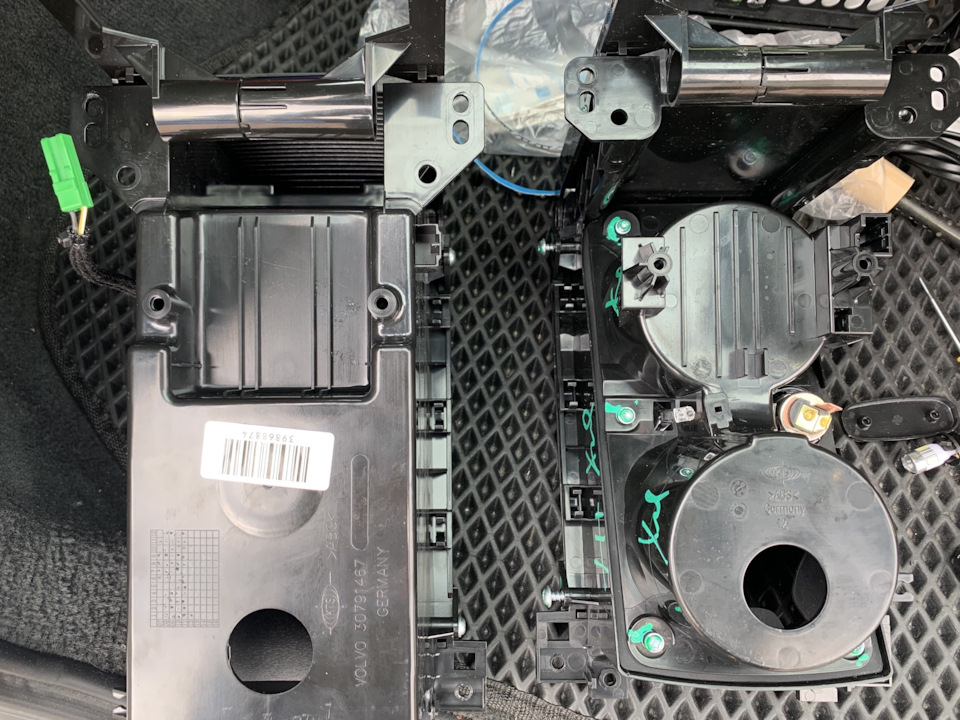 39817815 Console Compartment (Interior code: 330X, 336X, 3X0X, 3X6X ...