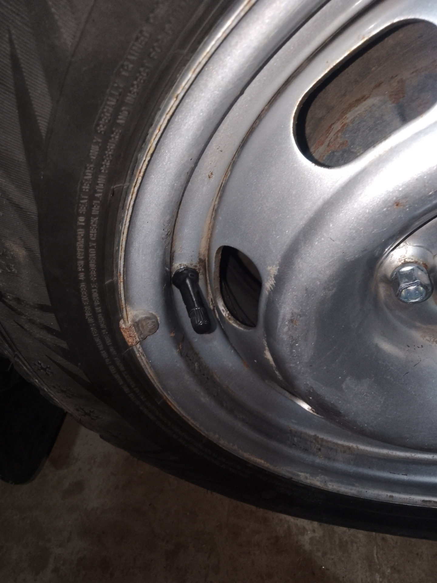 Заменил вентиль колеса — Citroen Xsara Picasso, 1,6 л, 2007 года ...