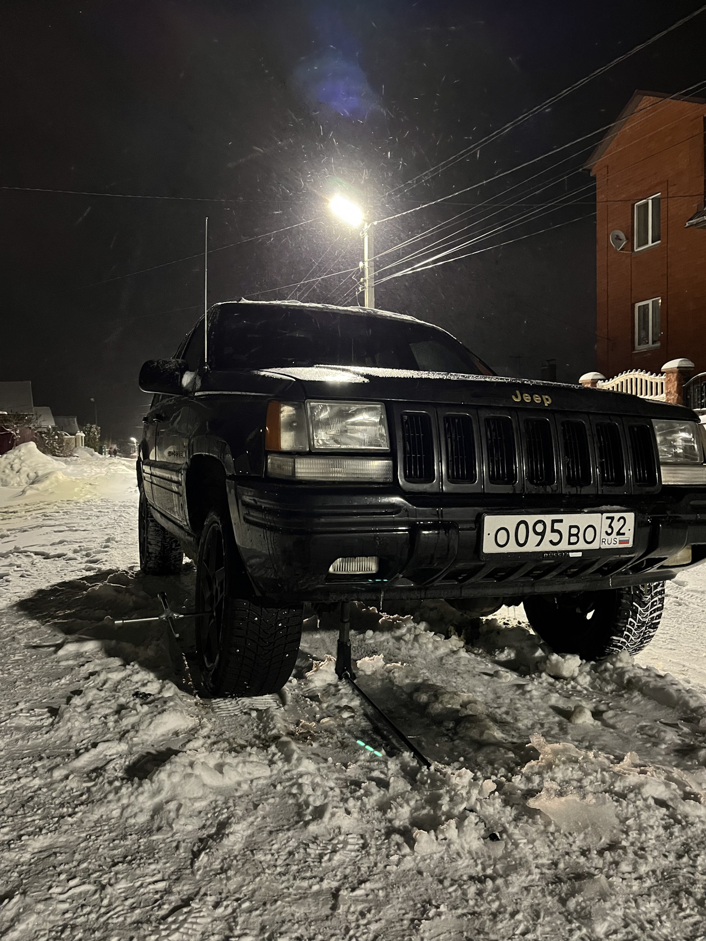 Я думал просто сугроб, а нет бордюр — Jeep Grand Cherokee (ZJ), 5,2 л, 1997 года | колёсные ...