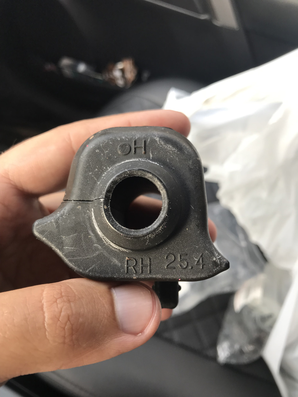 Замена втулок переднего стабилизатора — Toyota RAV4 (IV), 2 л, 2018 ...