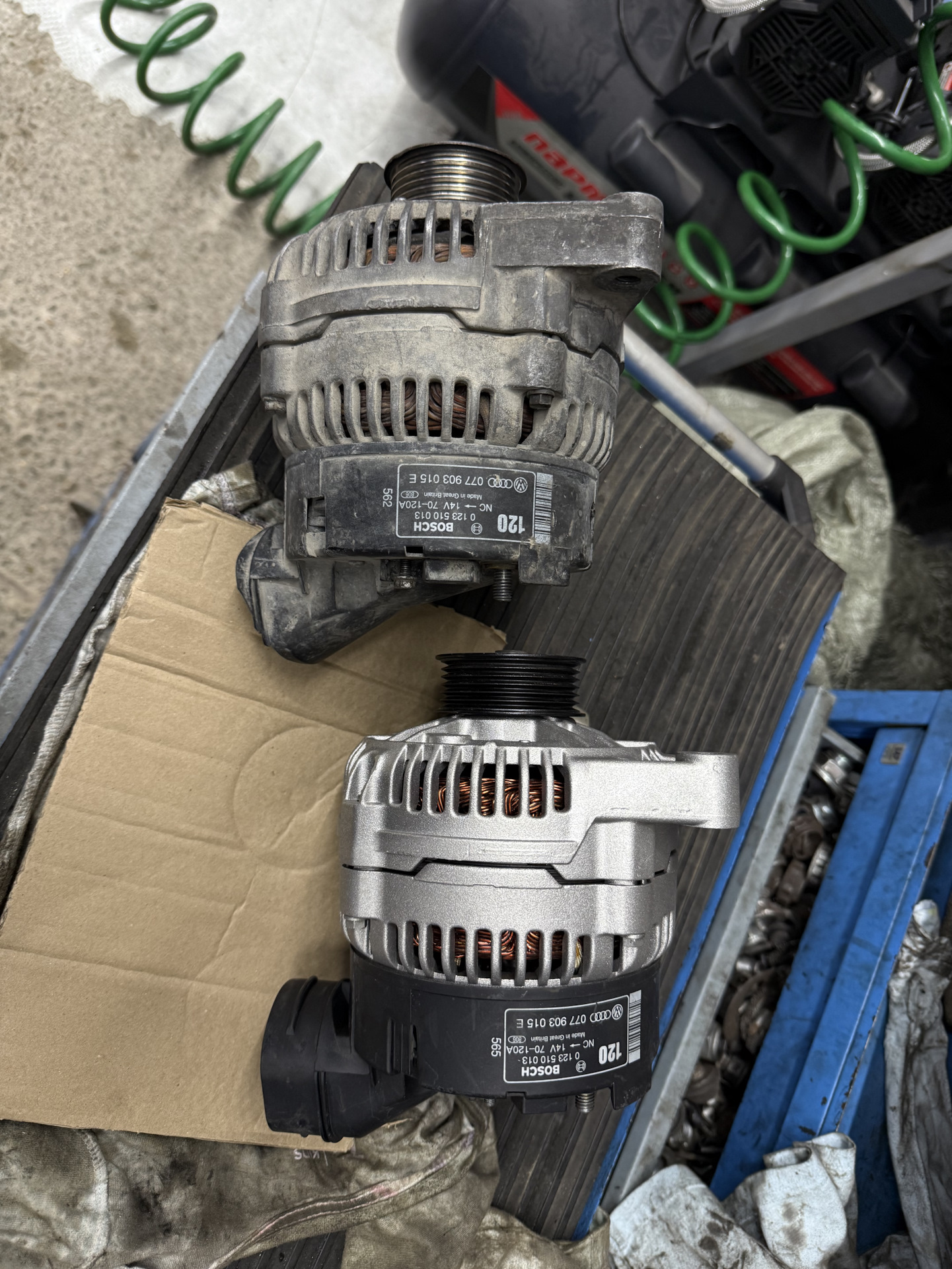 Замена генератора — Audi S6 (C4), 4,2 л, 1997 года | запчасти | DRIVE2