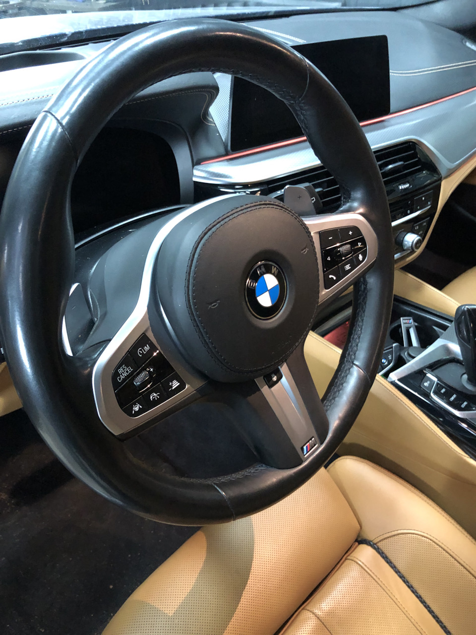 Накладка центральная в руль от f90 — BMW 5 series Touring (G31), 2 л ...