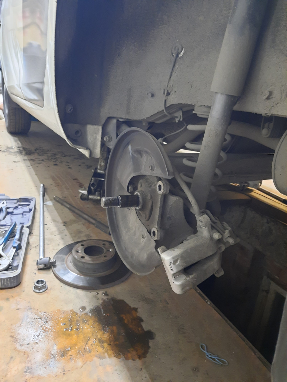 Обслуживание задней оси. Тормоза. Подшипники. — Lada Vesta SW (1G), 1,8 ...