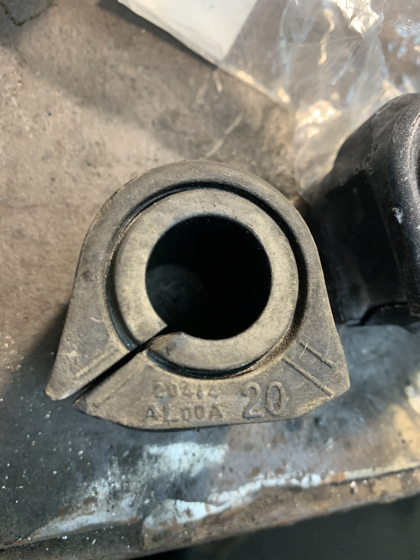 Замена втулок стабилизатора. — Subaru Legacy (BN/BS), 2,5 л, 2014 года ...