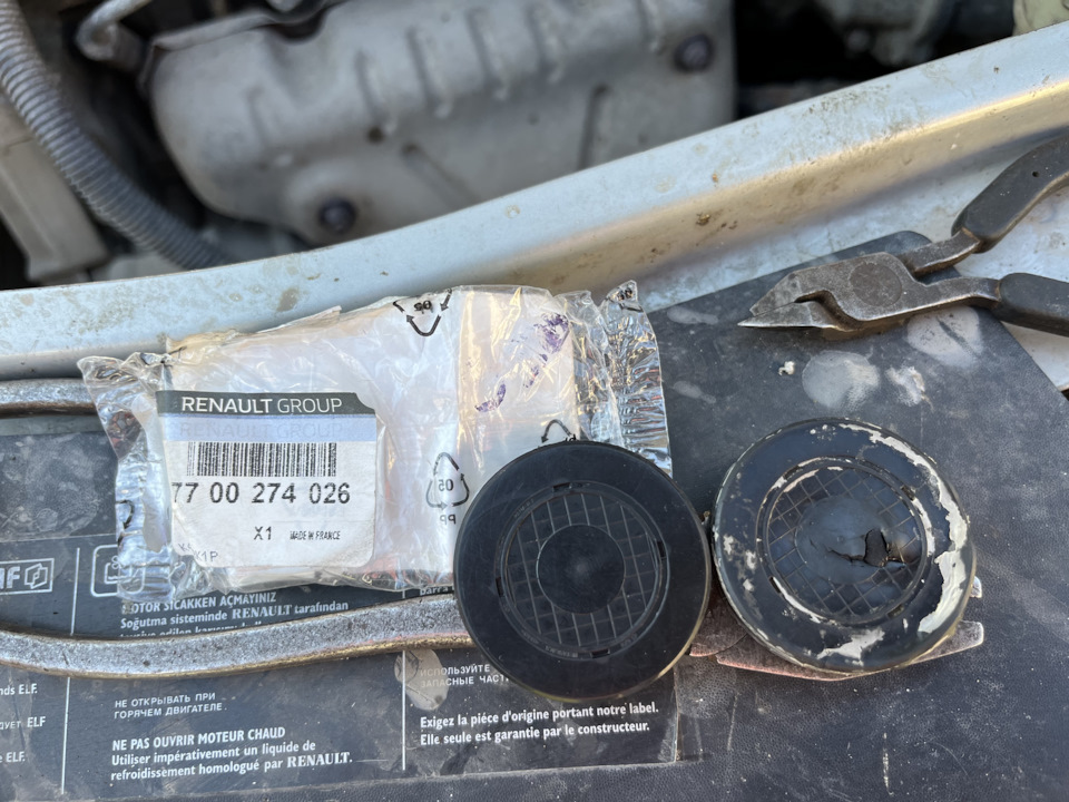 Заглушка распредвала. — Renault Logan (1G), 1,4 л, 2006 года | своими ...