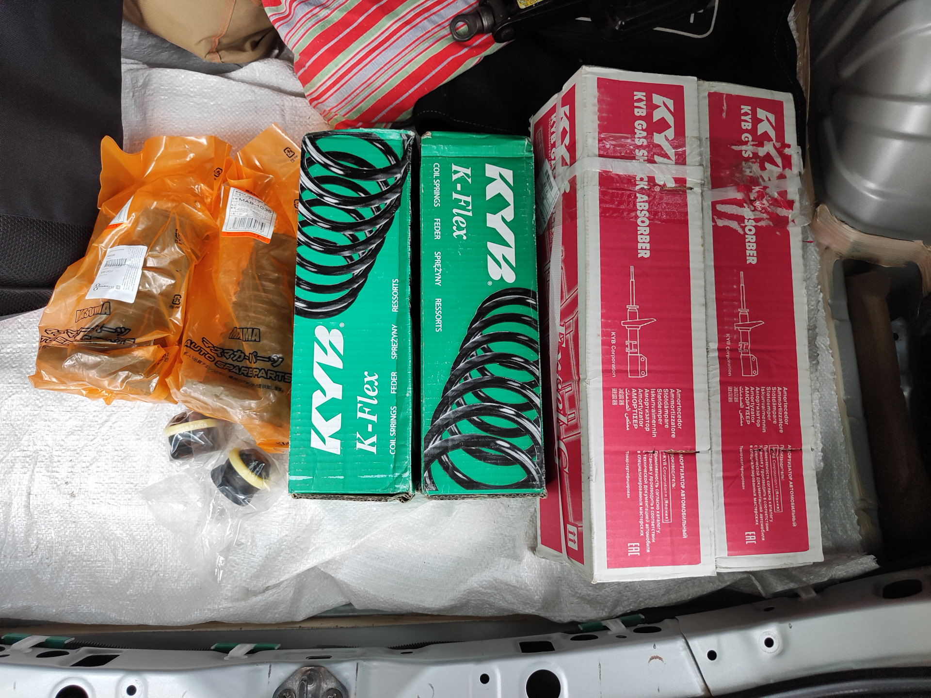 Замена задних амортизаторов, пружин, сайлентблоков — Toyota Wish (AE10 ...