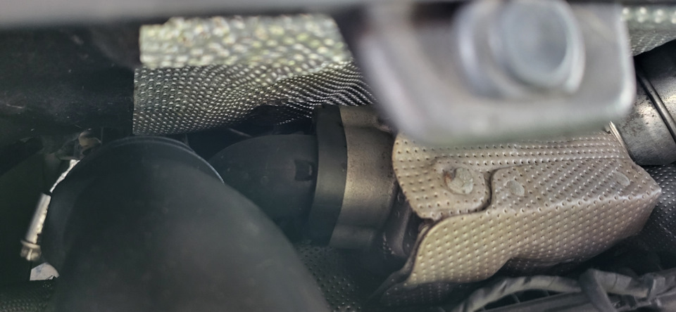 Конец эпопеи расхода масла, замена патрубков. — Volvo XC70 III, 2,4 л ...