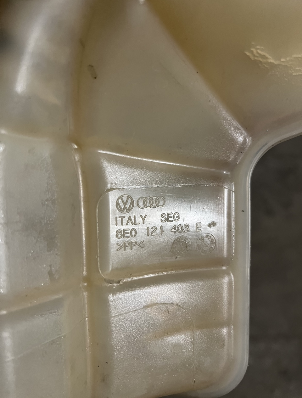 8E0121403E Бачок расширительный / AUDI A6 2.5 TDI 02~05 VAG | Запчасти ...