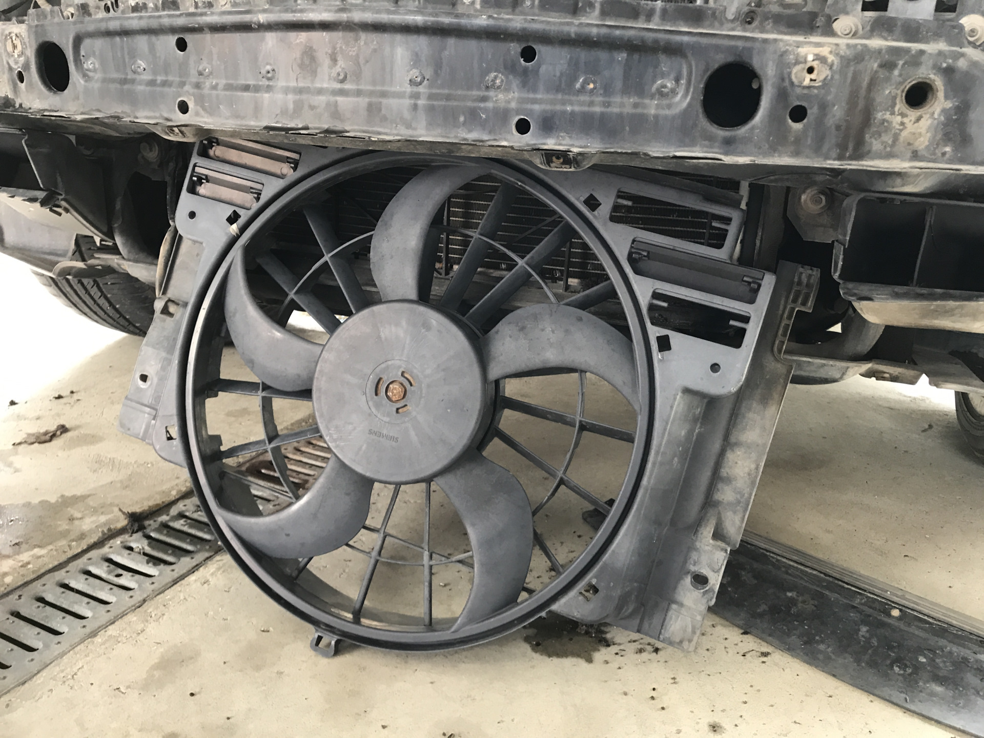 Замена вентилятора кондиционера E53 — BMW X5 (E53), 3 л, 2004 года ...