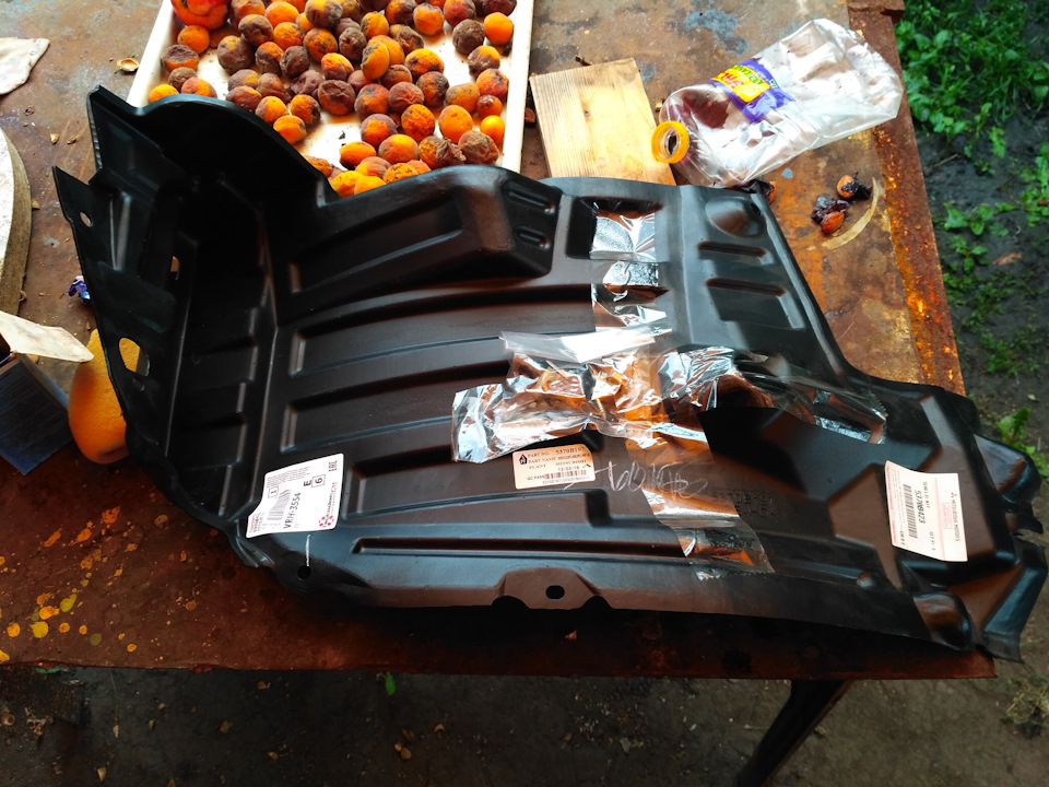 Замена подкрылка — Mitsubishi L200 (4G), 2,5 л, 2008 года | своими ...