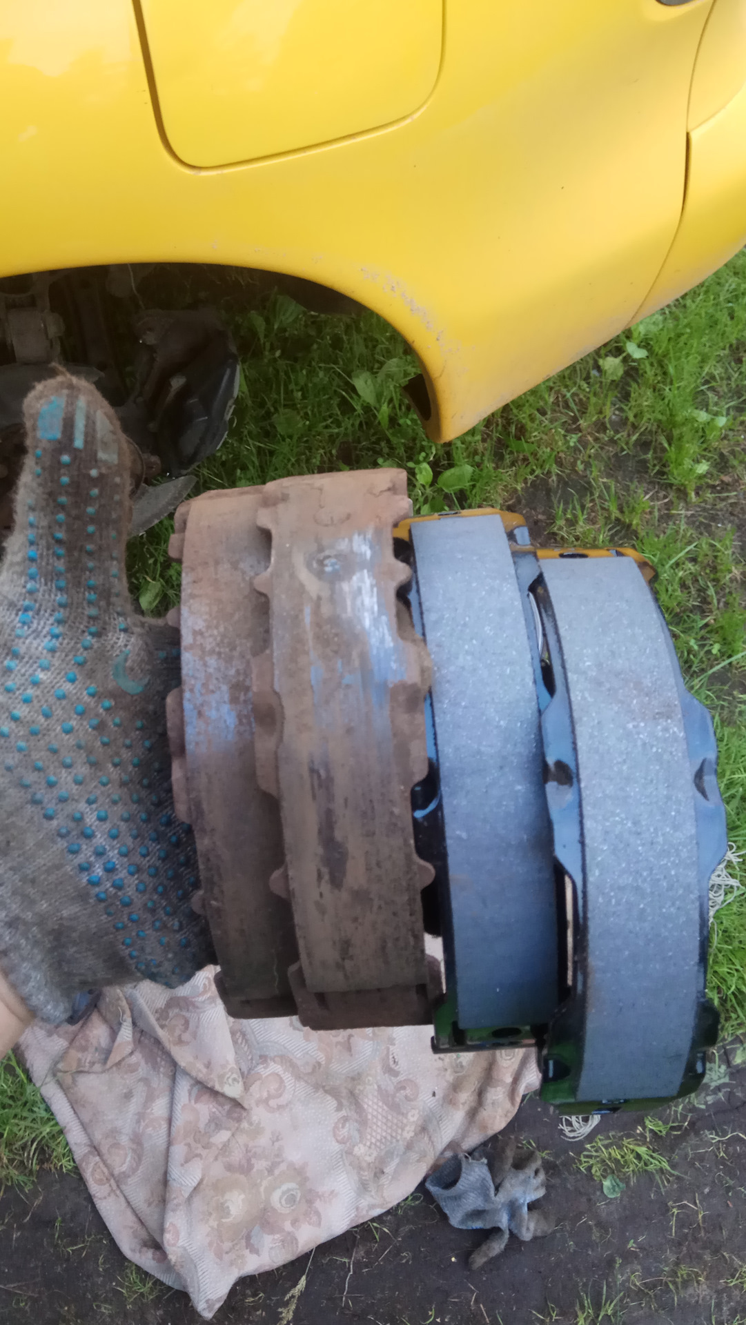 Замена колодок ручника — Toyota Celica (180), 2 л, 1991 года | своими ...