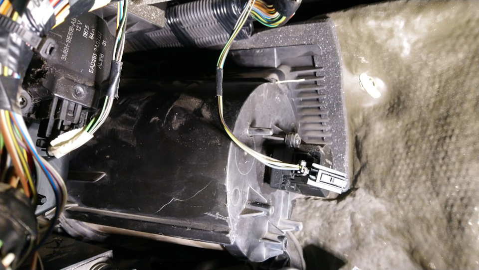 Замена воздушного фильтра, смазывание мотора печки, замена щеток ...