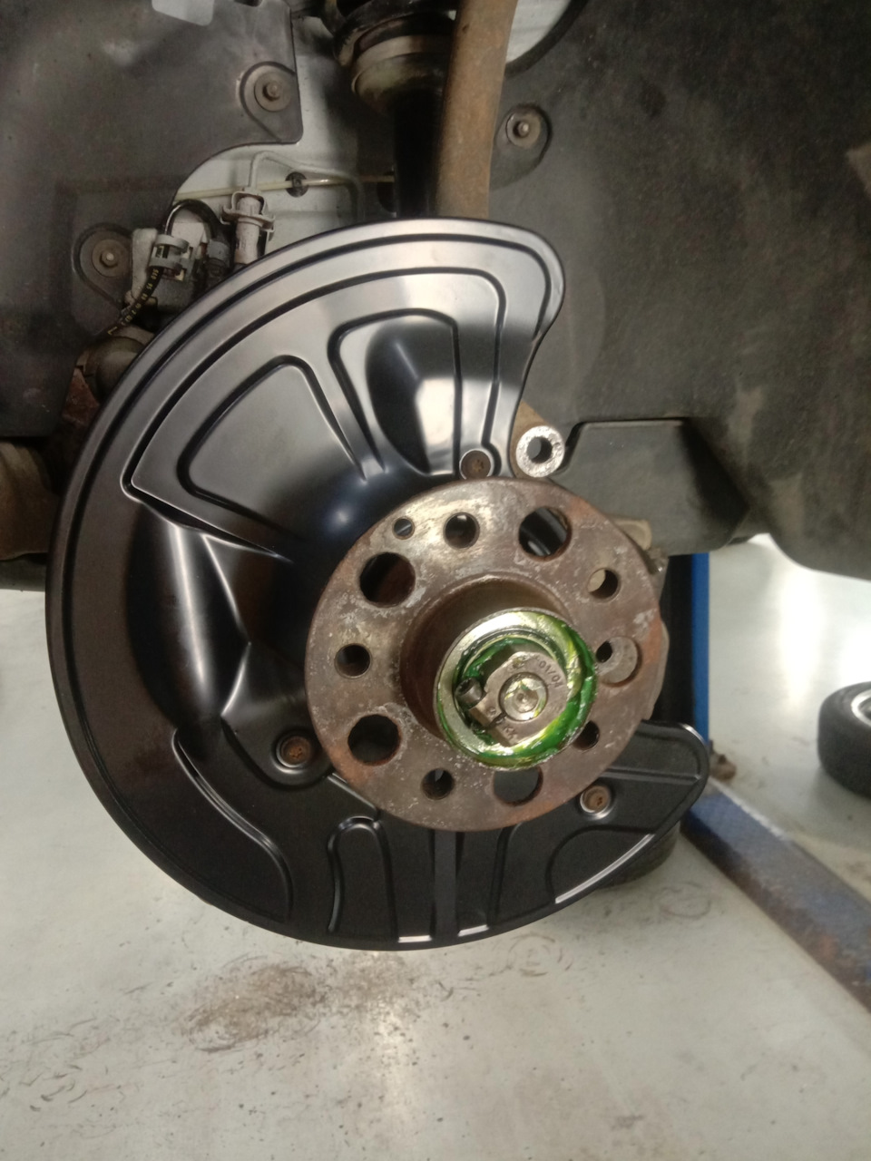 Замена тросов стояночного тормоза.Замена тормозных дисков и колодок ...