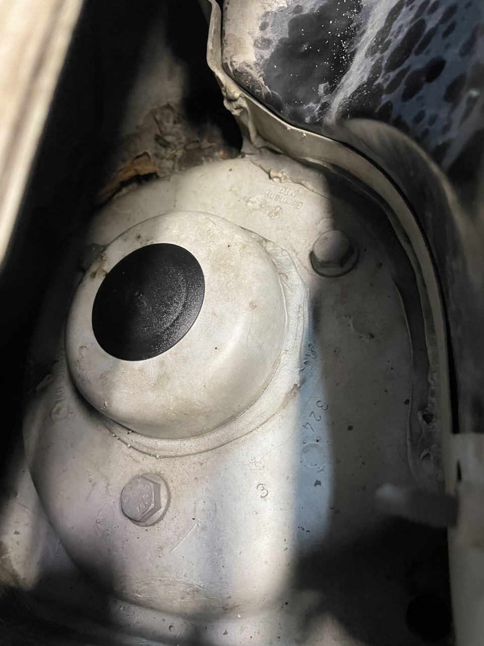 Крышечки на основание амортизатора — Volkswagen Caddy (4G), 1,6 л, 2018 ...