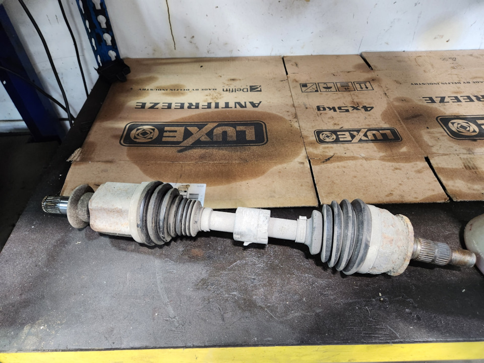 Подшипник опоры приводного вала и рычаги задней подвески верх. — Opel ...