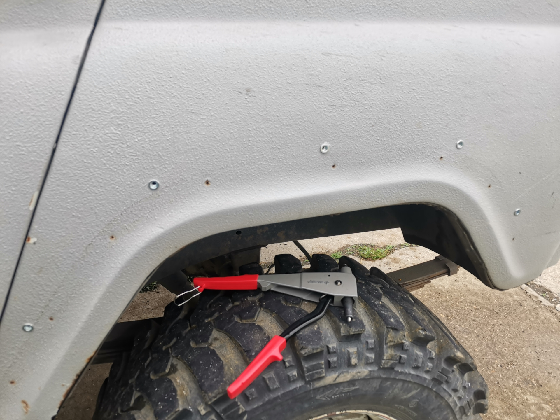 Молдинги на крылья. — УАЗ 31512, 2,9 л, 1998 года | аксессуары | DRIVE2