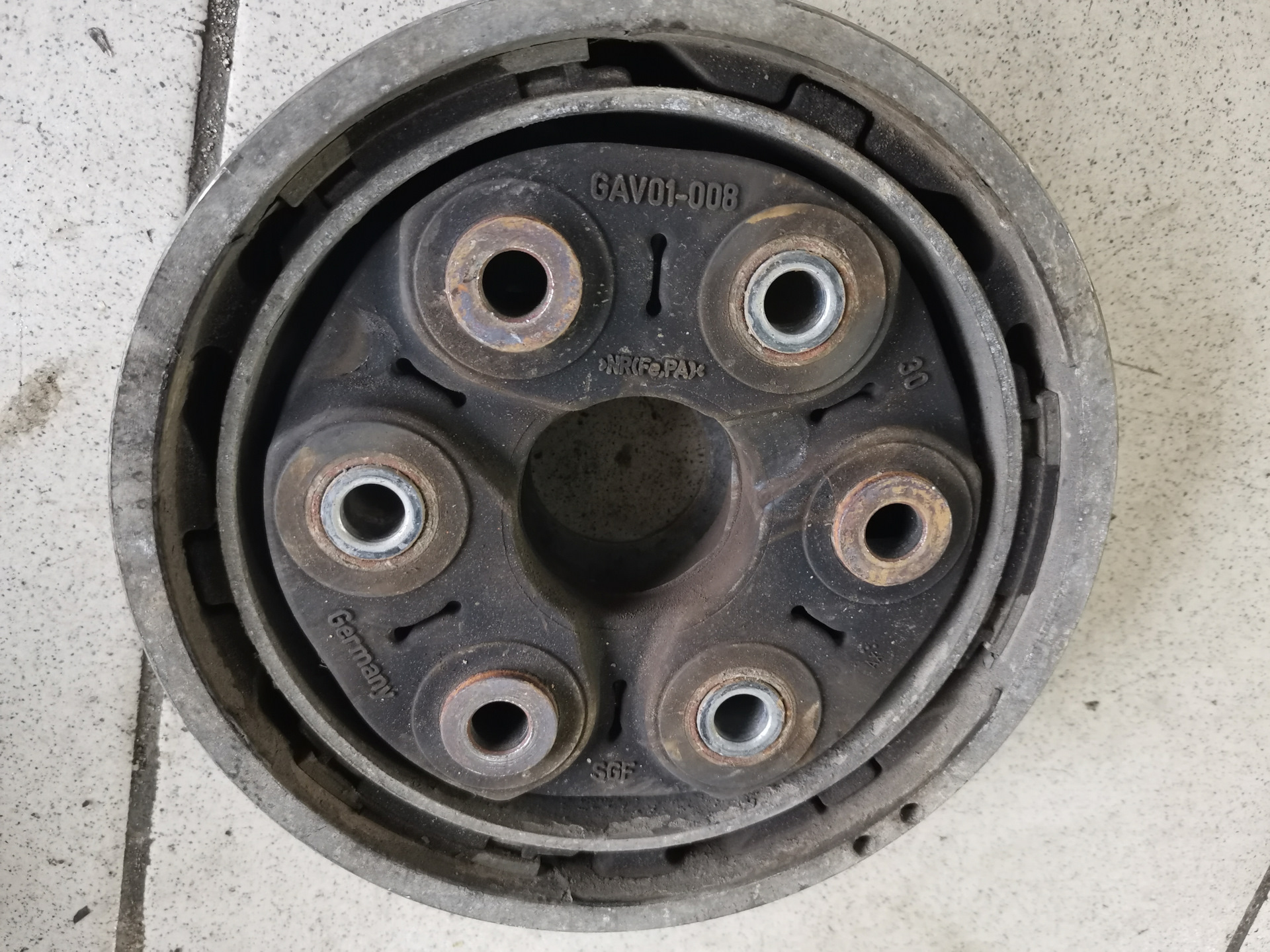 Замена задней муфты кардана — Skoda Yeti, 1,8 л, 2013 года | визит на ...