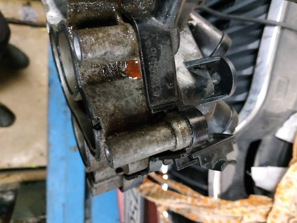 Замена прокладки помпы — Skoda Rapid (1G), 1,6 л, 2016 года | кузовной ...