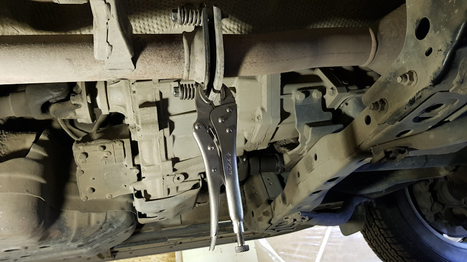 Замена кольца (прокладки) глушителя — Toyota Land Cruiser Prado 150 ...