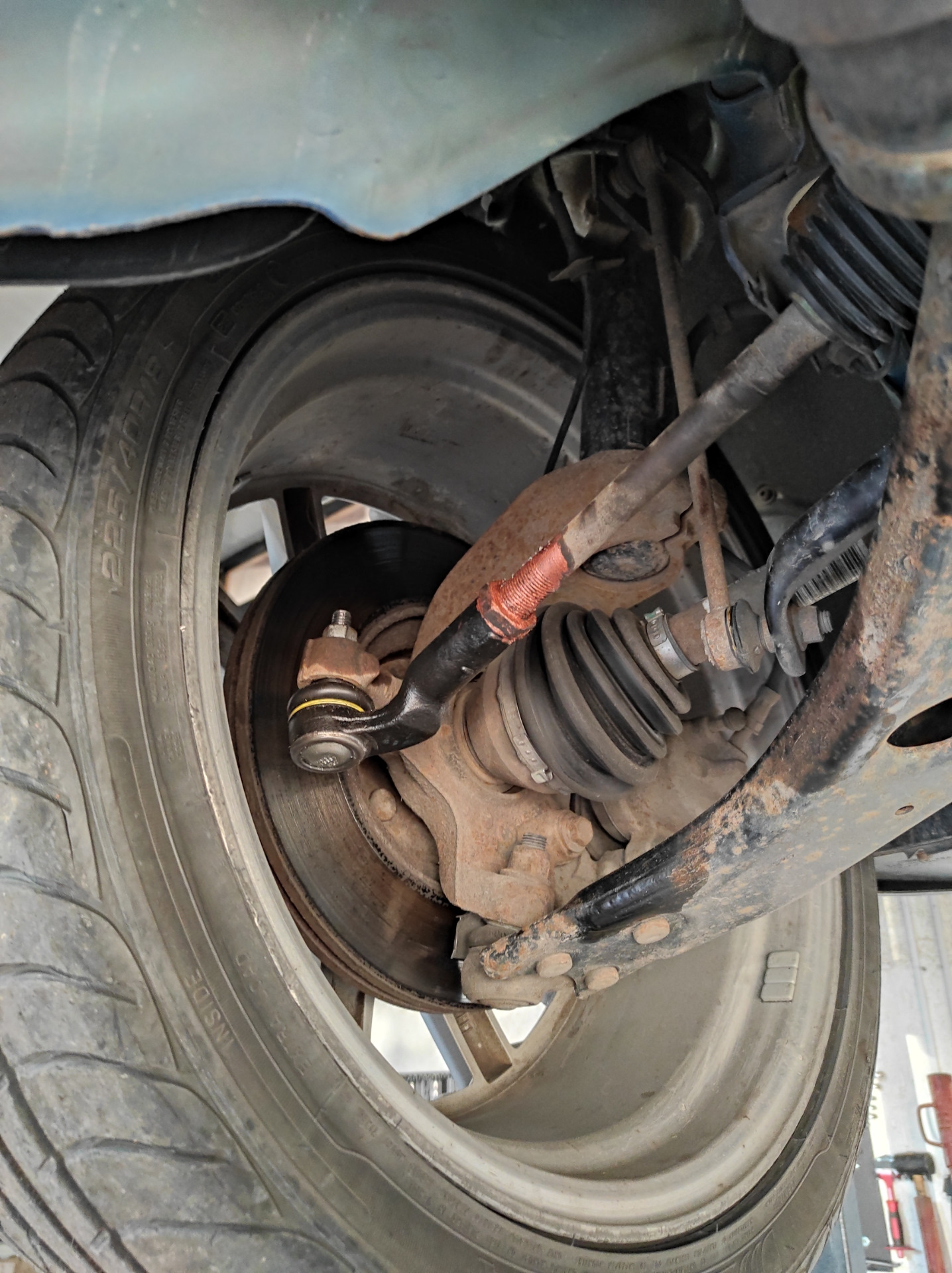 Замена задњих силен блокова и предњи крајеви спона — Ford Focus ...