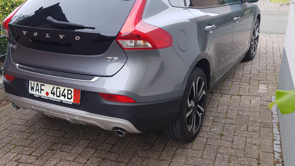 АД БЛЮ — Volvo V40 Cross Country, 2 л, 2018 года | заправка | DRIVE2