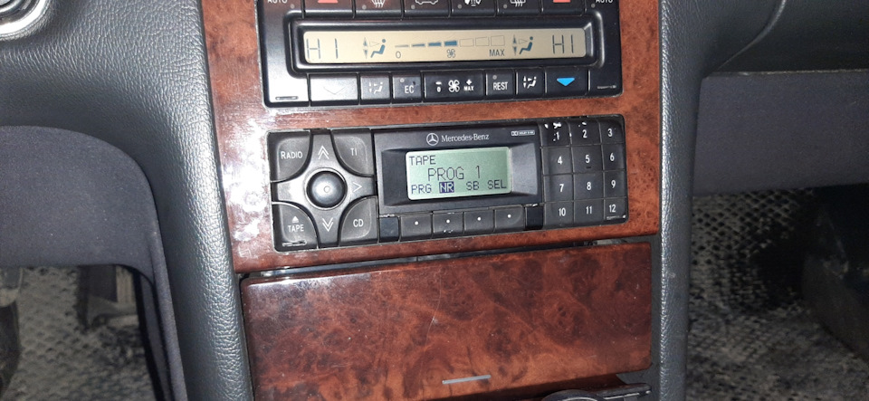 Установка AUX в штатный магнитафон — Mercedes-Benz E-Class (W210), 3,2 ...