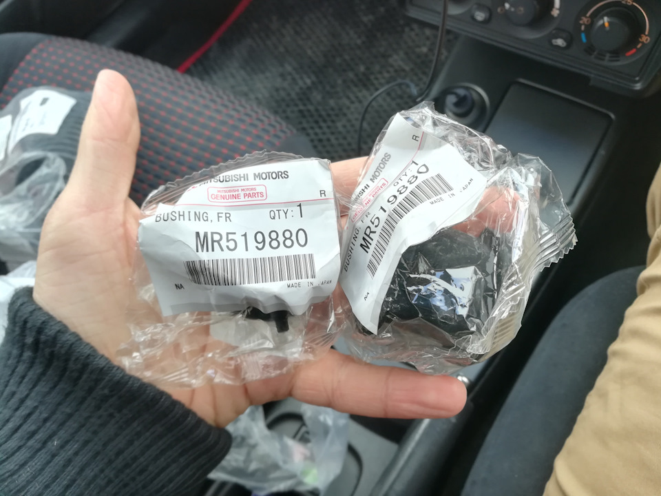 MR519880 Втулка стабилизатора передней подвески Mitsubishi | Запчасти ...