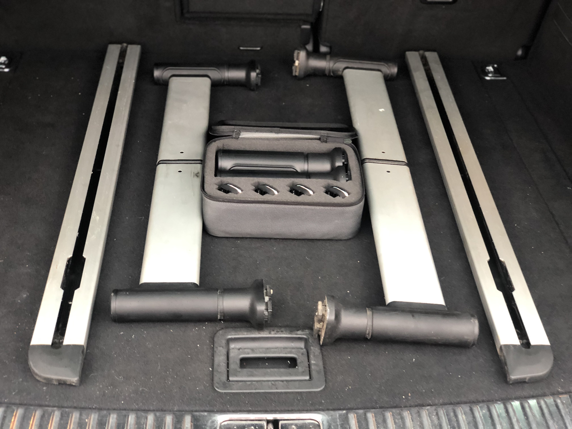 Система фиксации груза (багажа) — Volkswagen Touareg (2G), 3 л, 2012 ...