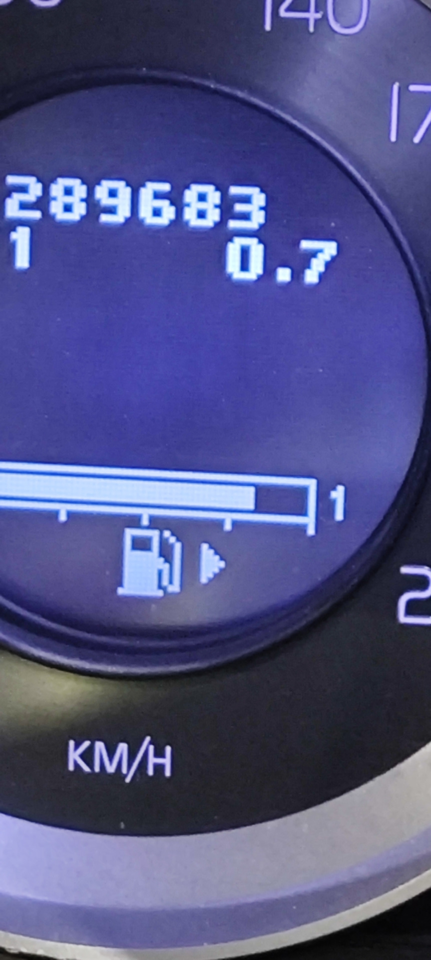 Замена датчика уровня топлива — Volvo XC60 (1G), 2,4 л, 2011 года ...