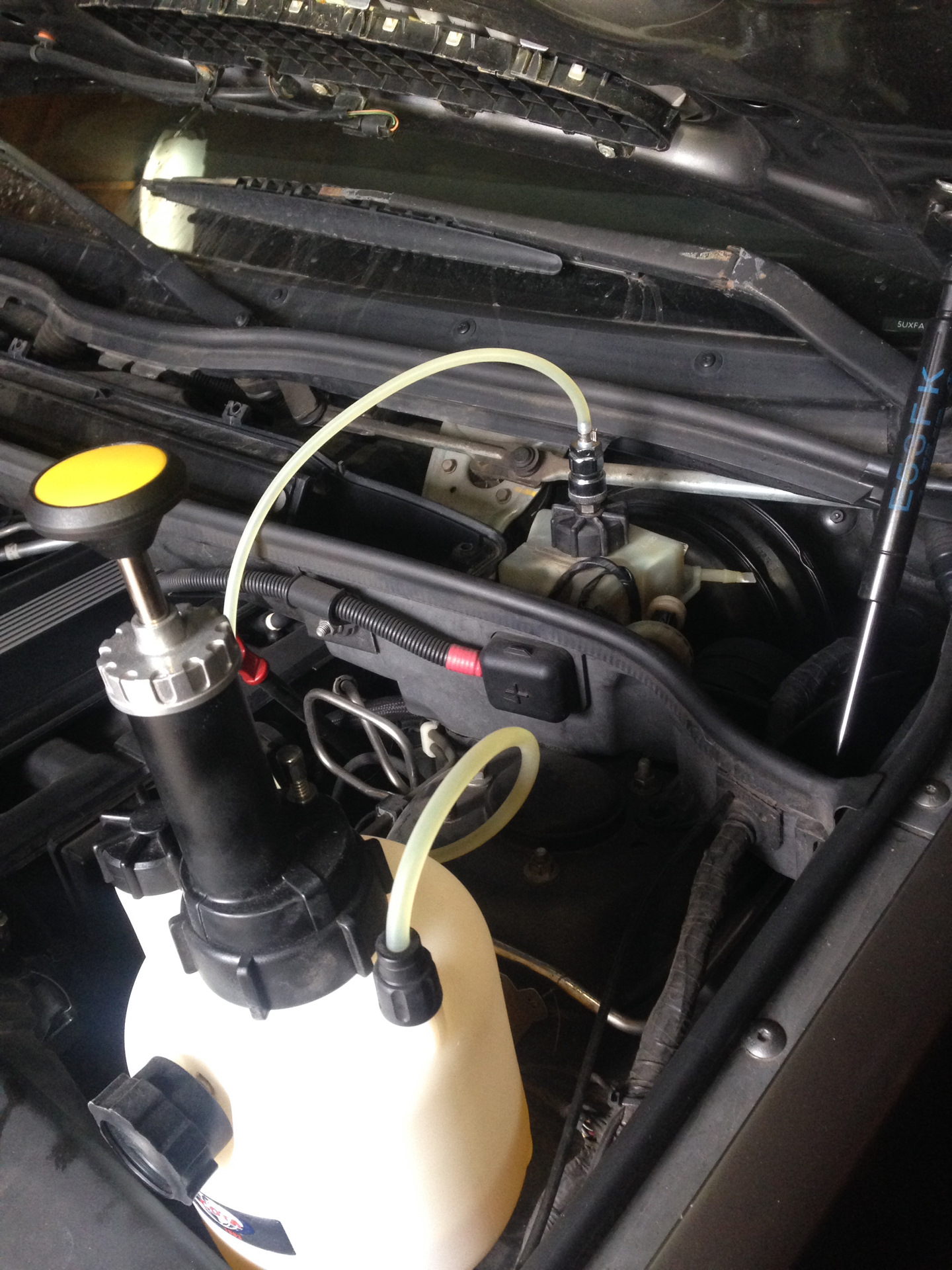 Замена жижи и чистка кондея — BMW X5 (E53), 3 л, 2005 года | своими ...