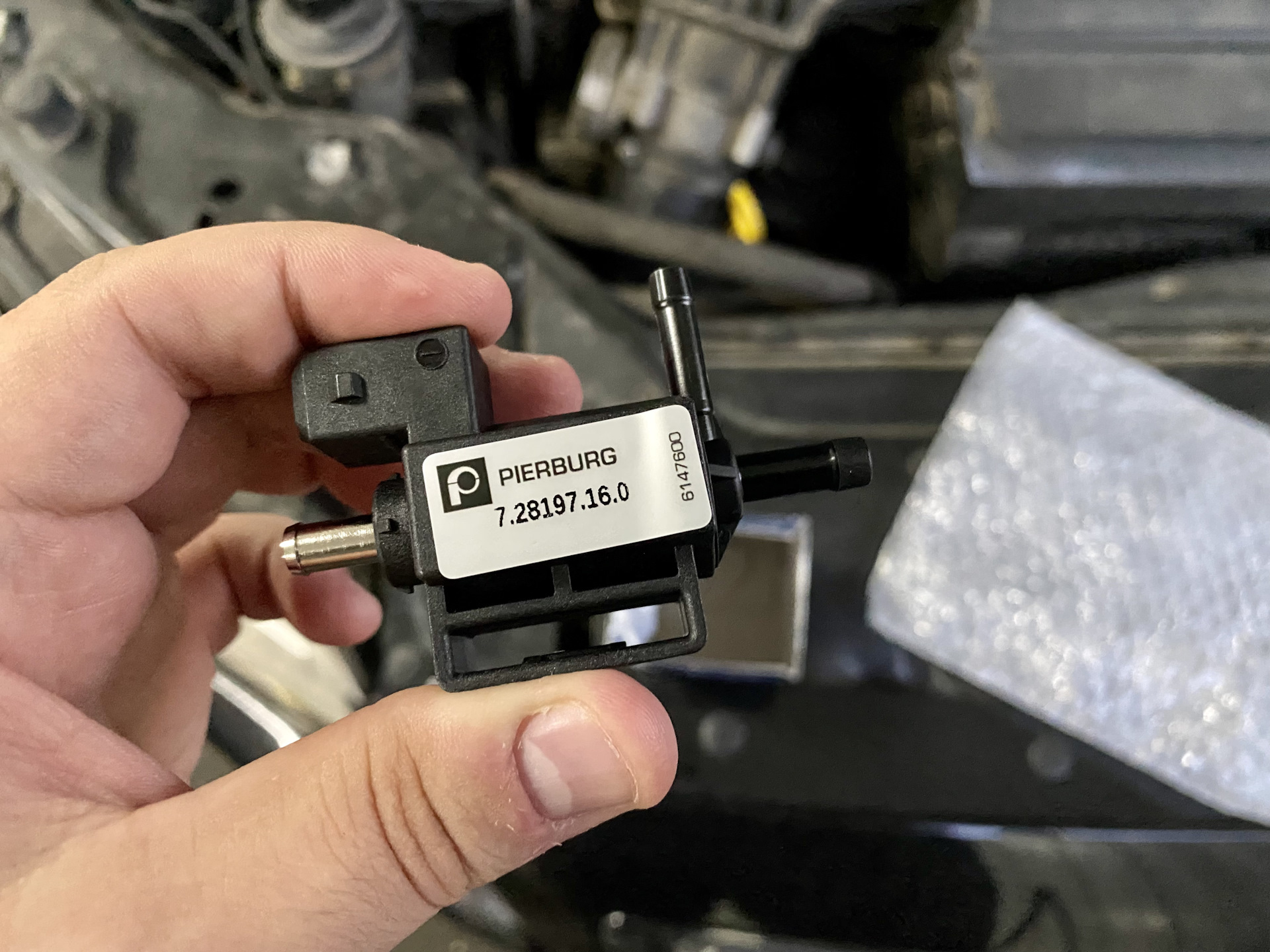 Замена электромагнитного клапана давления наддува — Volvo S80 (2G), 2,5 ...