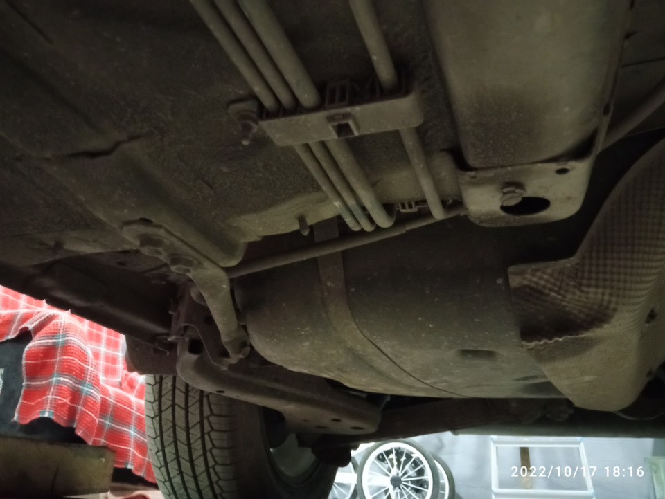 Брызговик бака — Nissan Qashqai (1G), 2 л, 2008 года | расходники | DRIVE2