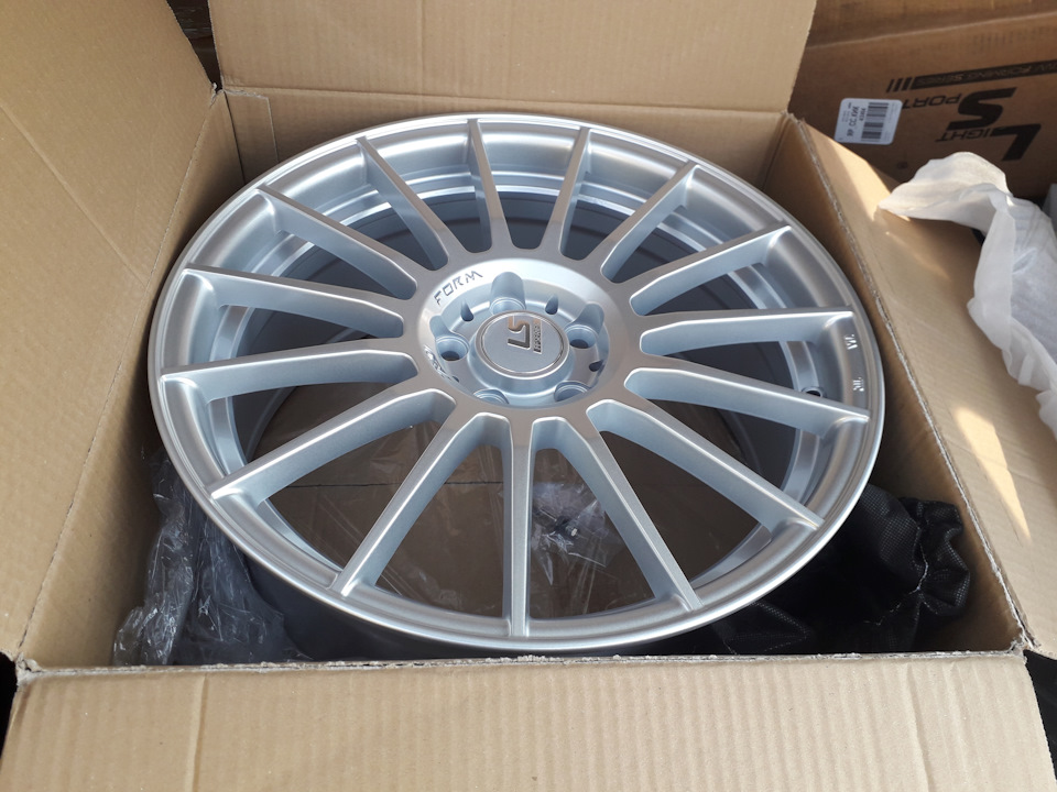 Диски LS FLOW FORMING RC05 8x18 5/108 ET45 63,3 S + Bridgestone Potenza S001 225/40R18 — Ford ...