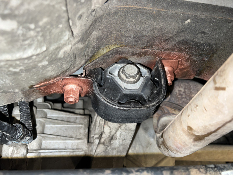 Подушка КПП и по мелочи… — Lada Гранта (2G) FL, 1,6 л, 2019 года ...