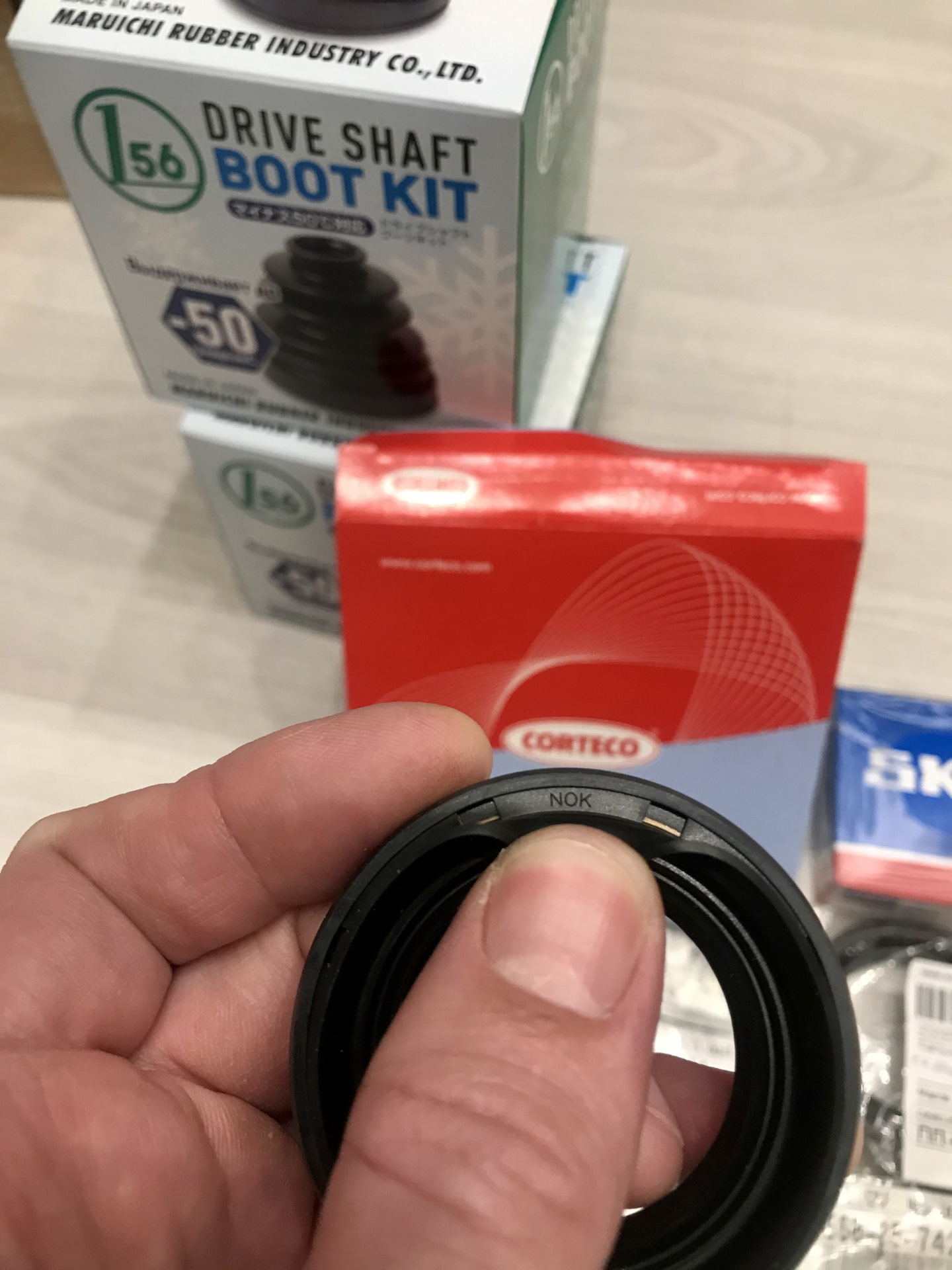 Правый привод в сборе. Трипод на болт. Новый правый внешний ШРУС ...