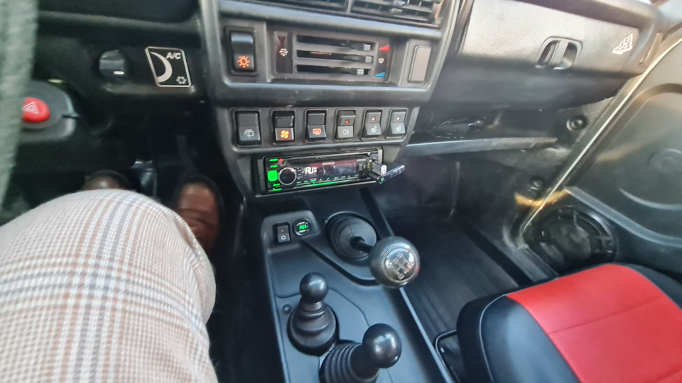 Зарядка вместо прикуривателя — Lada 4x4 3D, 1,7 л, 2017 года | тюнинг ...