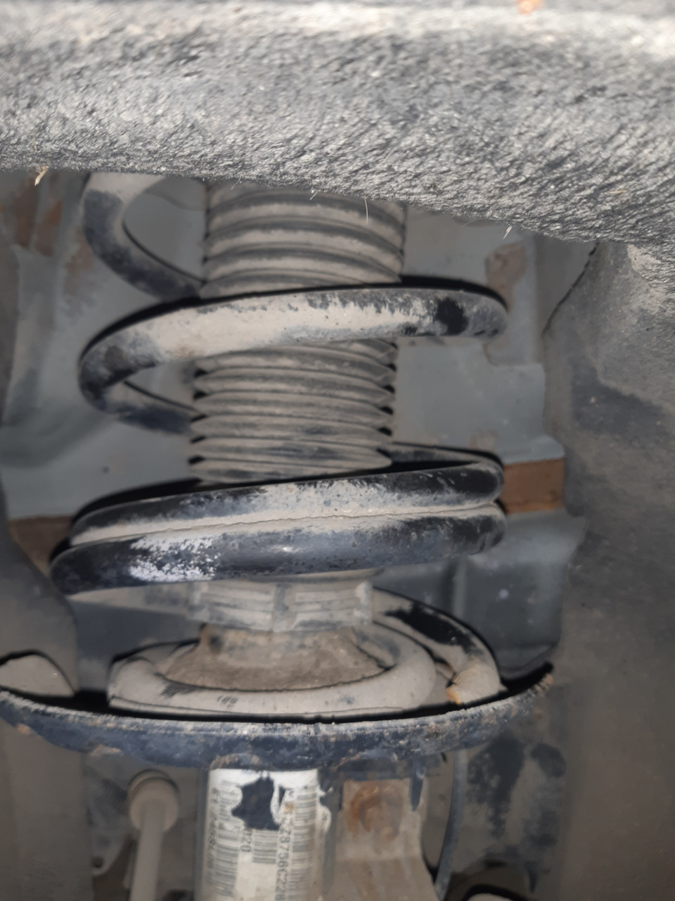 Передняя пружина — Volvo XC60 (1G), 2,4 л, 2011 года | поломка | DRIVE2