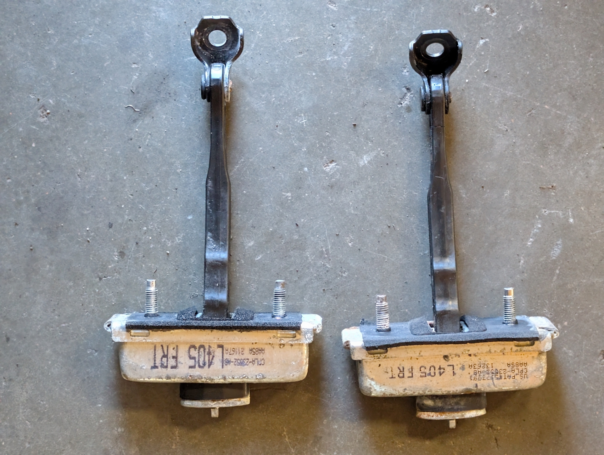 Новые:трёхходовой клапан, ограничители передних дверей, покраска ...