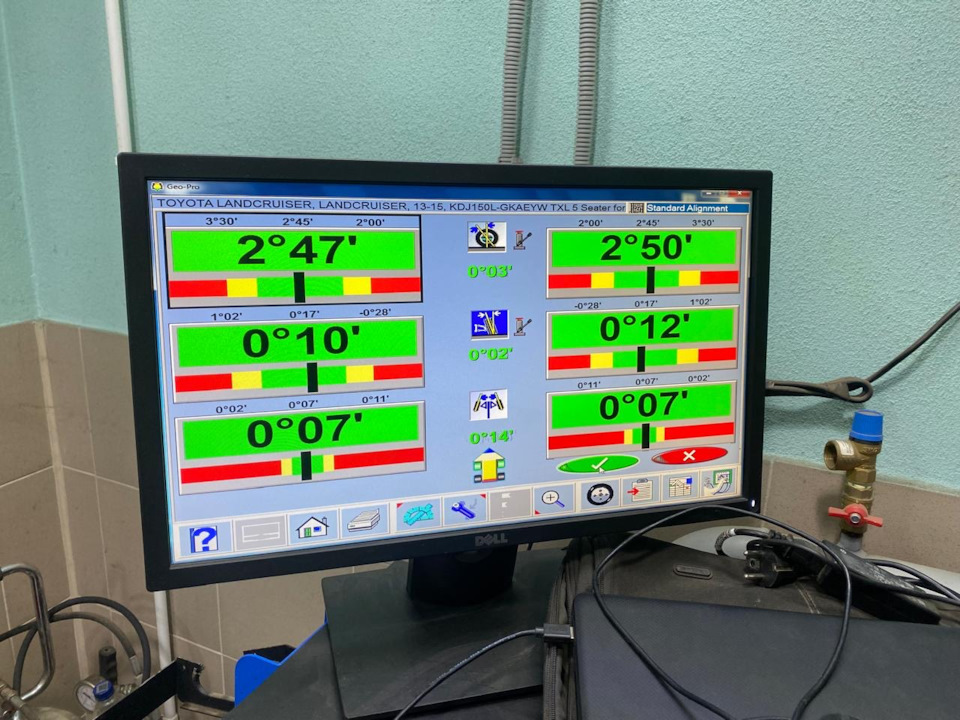 Замена нижних рычагов. — Toyota Land Cruiser Prado 150-series, 3 л ...