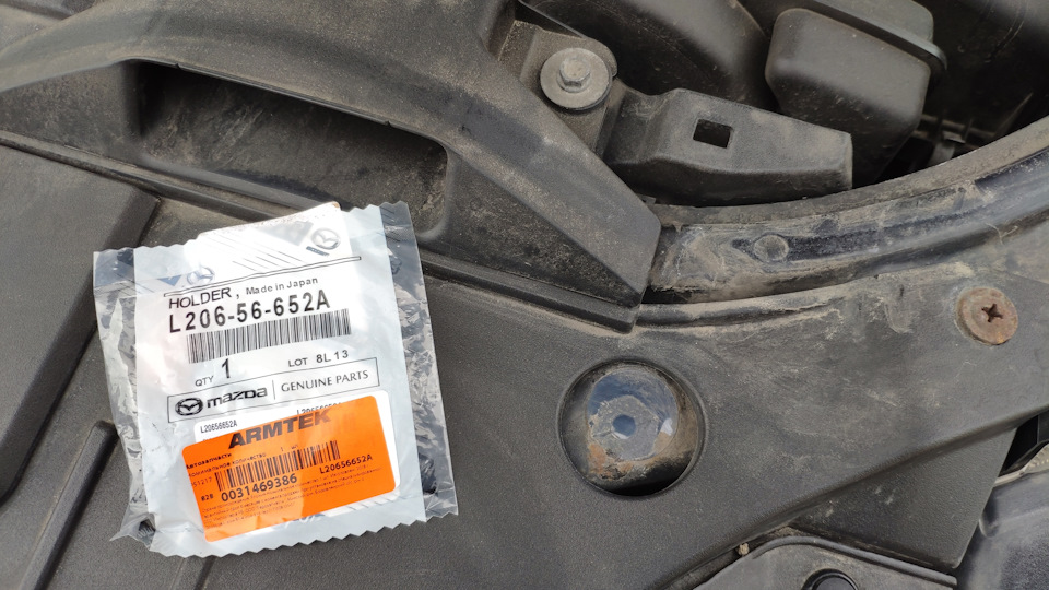 Замена держателя стойки капота — Mazda CX-5 (1G), 2,5 л, 2014 года ...