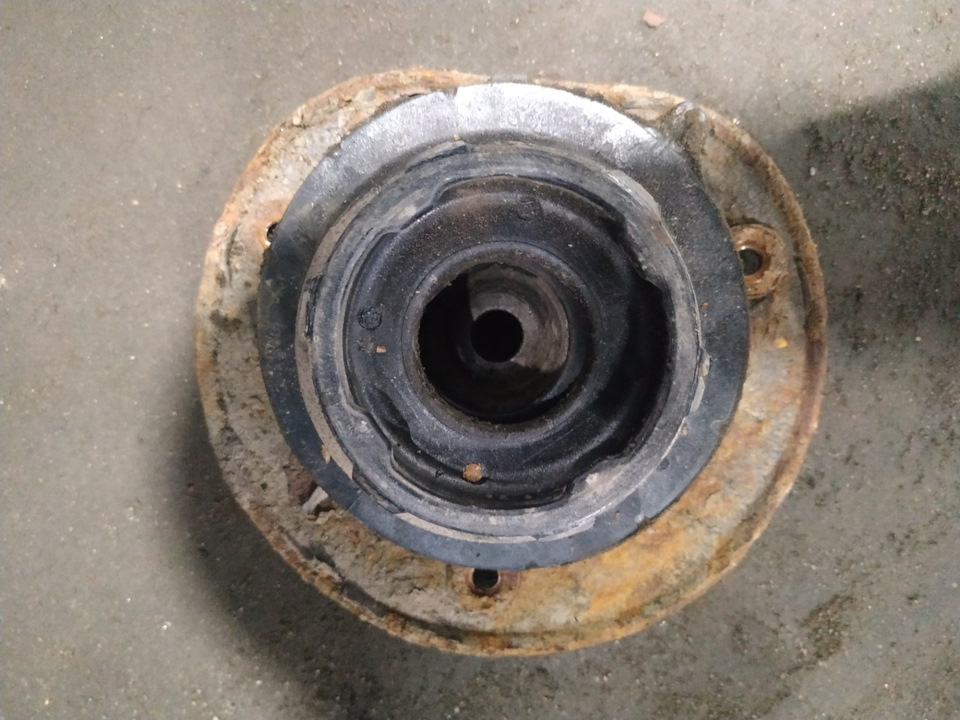 Опорные подшипники — Volvo XC60 (1G), 2,4 л, 2014 года | визит на ...